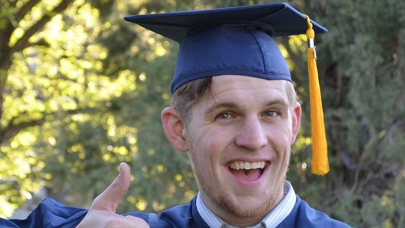 25 Best Graduation Gift Ideas 2022 - Gifting Area