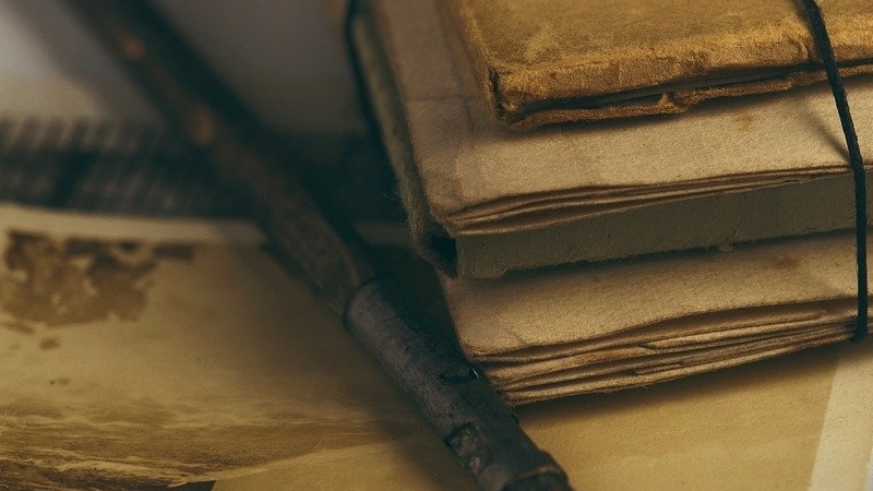 25 Incredible and Unique Gifts for History Buffs - Gifting Area